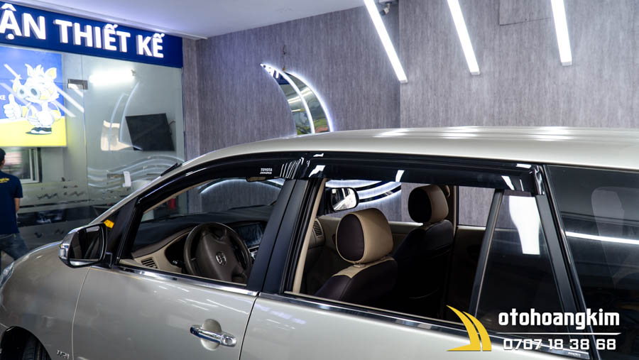 Vè che mưa Innova [2007-2015] đen cao cấp, chất lượng